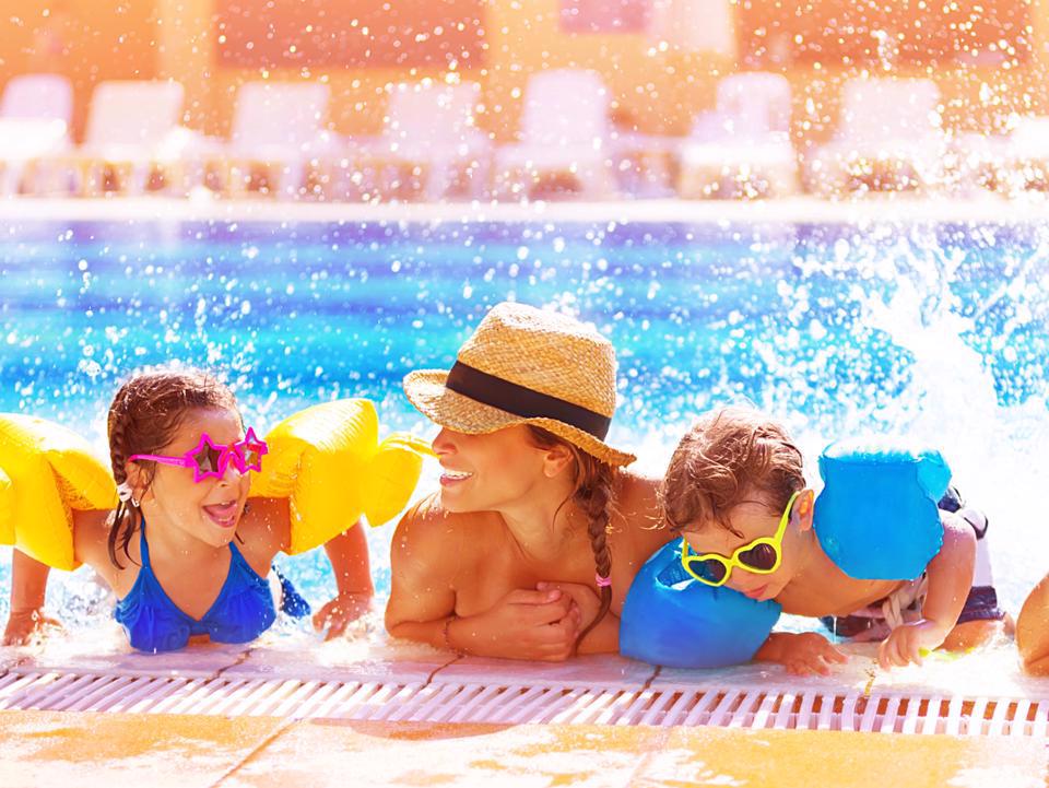 6 Tips to Plan an Epic Resident Pool Party | Event Ideas by Flamingo